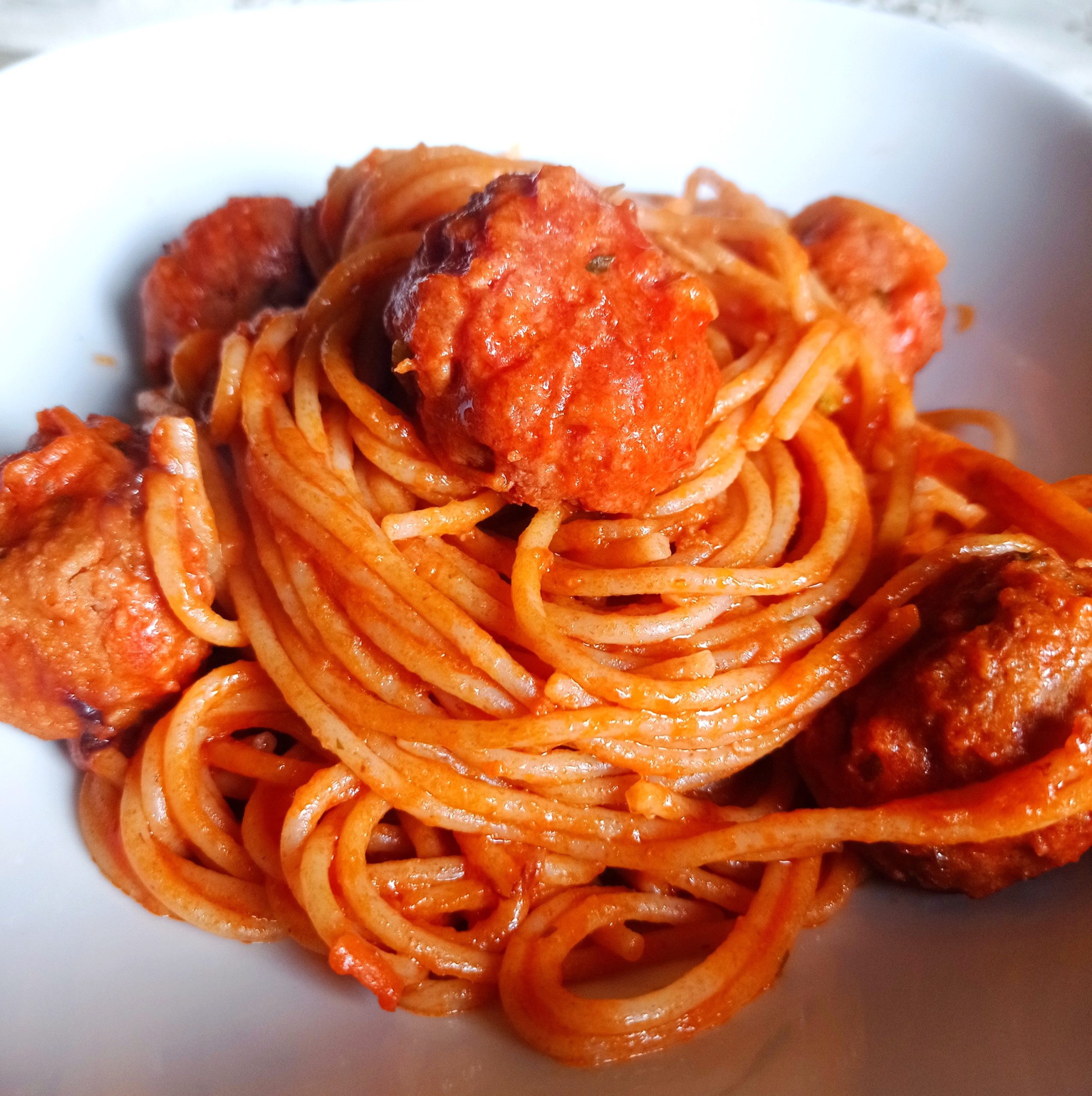 Makarona me qofte në salcë - Ke ngrënë?