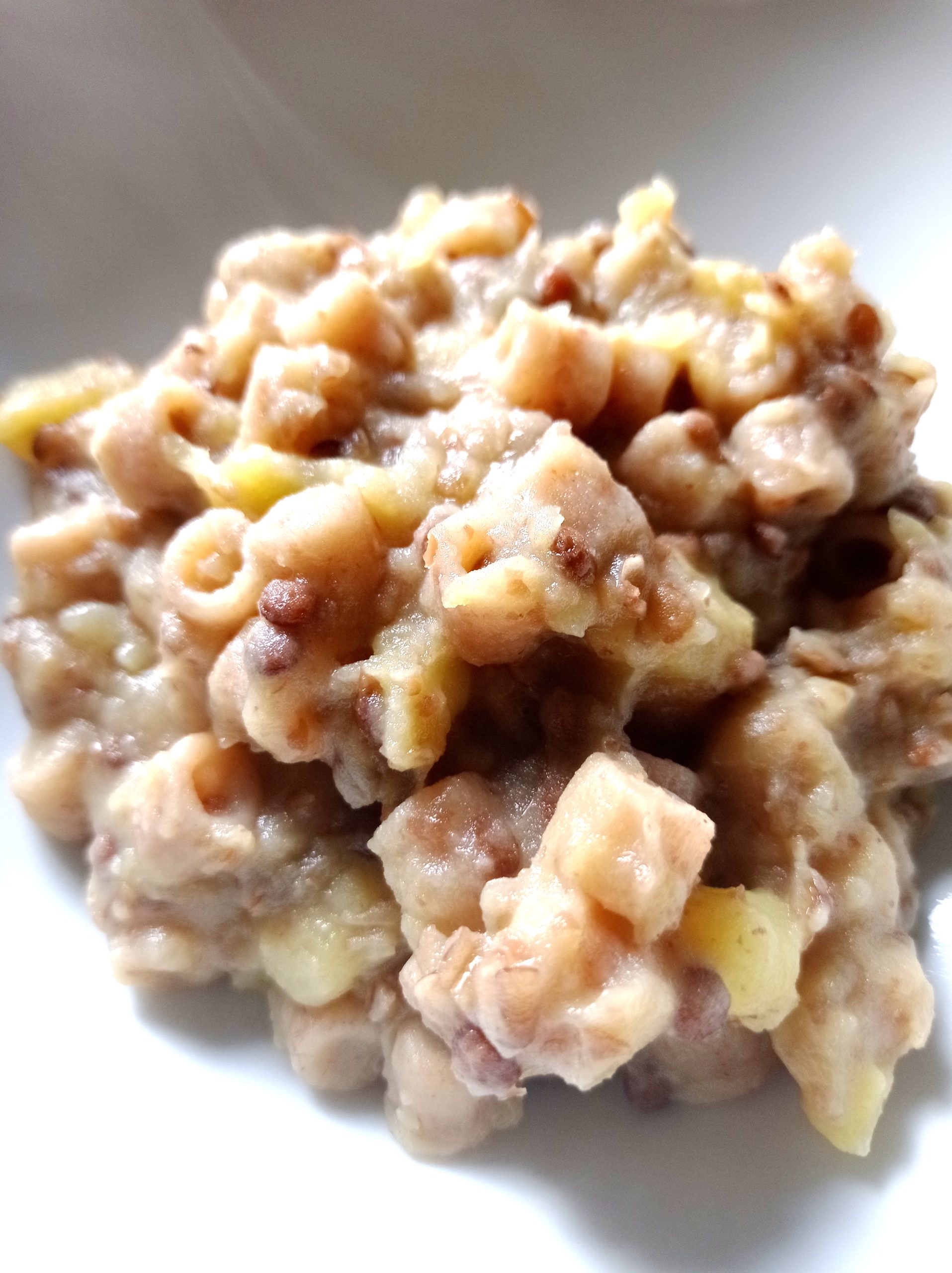 Makarona me thjerrëza dhe patate - Ke ngrënë?