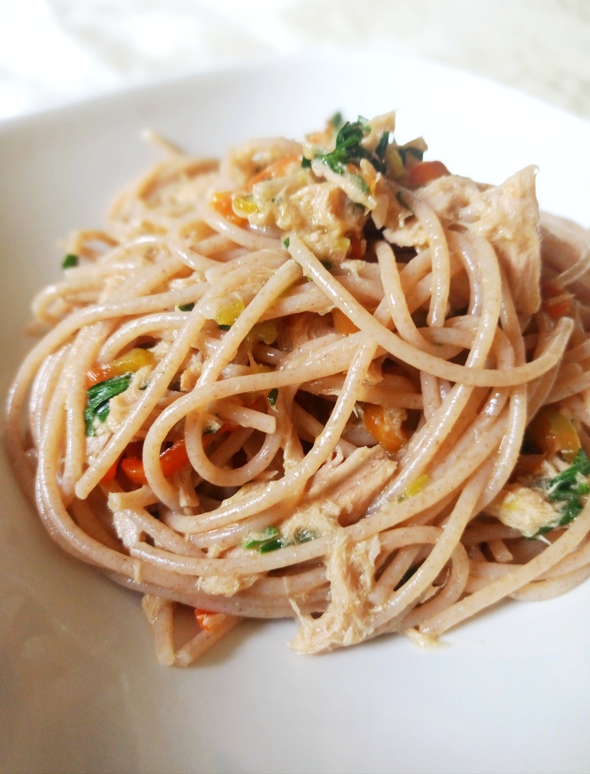 Spaghetti me spec dhe peshk ton - Ke ngrënë?